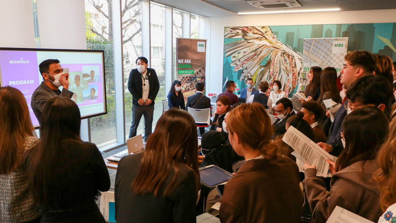 TUJのキャリアフェア、4年ぶりに対面形式を再開。12社の採用担当者と学生の出会いの場に | TUJ ニュース